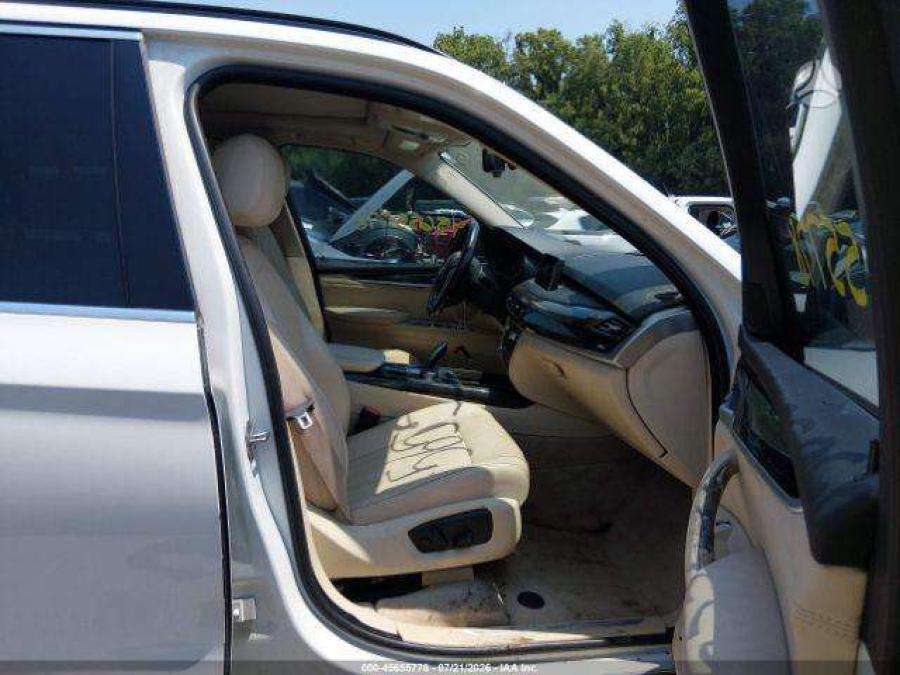 White BMW X5 2015 in Klaipeda, with an engine capacity of 3.00 L and mileage of 170 thousand km for 6700 €, photo 6 on AUTOMOTO.COM.LV