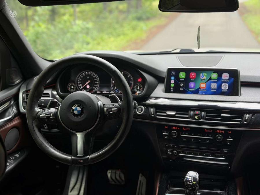 White BMW X5 2015 in Kursenai, with an engine capacity of 2.99 L and mileage of 268 thousand km for 19900 €, photo 10 on AUTOMOTO.COM.LV