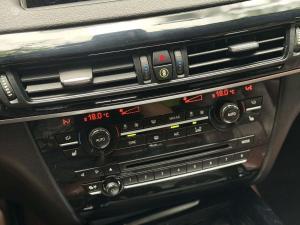 White BMW X5 2015 in Kursenai, with an engine capacity of 2.99 L and mileage of 268 thousand km for 19900 €, photo 14 on AUTOMOTO.COM.LV