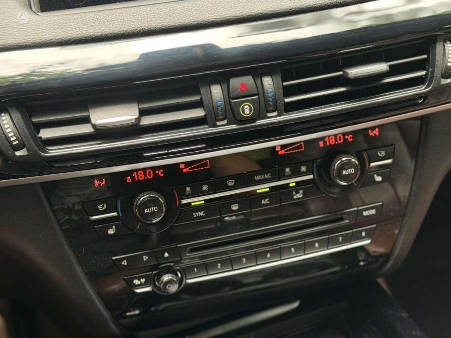 White BMW X5 2015 in Kursenai, with an engine capacity of 2.99 L and mileage of 268 thousand km for 19900 €, photo 14 on AUTOMOTO.COM.LV