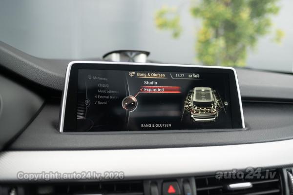 White BMW X5 2015 in Tallinn, with an engine capacity of 3.00 L and mileage of 293 thousand km for 17990 €, photo 9 on AUTOMOTO.COM.LV