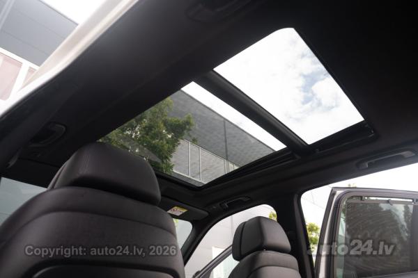 White BMW X5 2015 in Tallinn, with an engine capacity of 3.00 L and mileage of 293 thousand km for 17990 €, photo 11 on AUTOMOTO.COM.LV