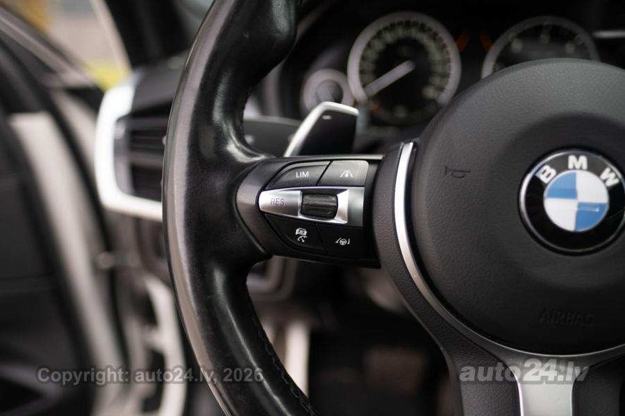 White BMW X5 2015 in Tallinn, with an engine capacity of 3.00 L and mileage of 293 thousand km for 17990 €, photo 12 on AUTOMOTO.COM.LV