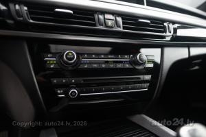 White BMW X5 2015 in Tallinn, with an engine capacity of 3.00 L and mileage of 293 thousand km for 17990 €, photo 13 on AUTOMOTO.COM.LV