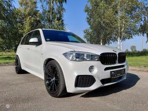 Balts BMW X5 2015 Vilkaviškis, ar dzinēja tilpumu 2.99 L un nobraukumu 235 tūkst. km par 19400 €, foto  vietnē AUTOMOTO.COM.LV