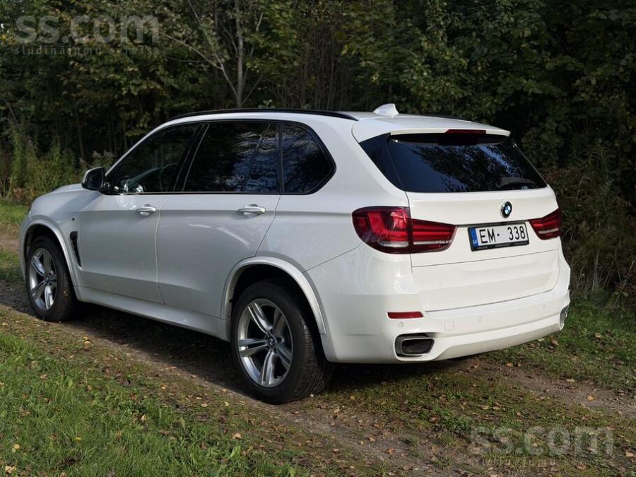 White BMW X5 2015 in Riga, with an engine capacity of 3.00 L and mileage of 269 thousand km for 20600 €, photo 4 on AUTOMOTO.COM.LV