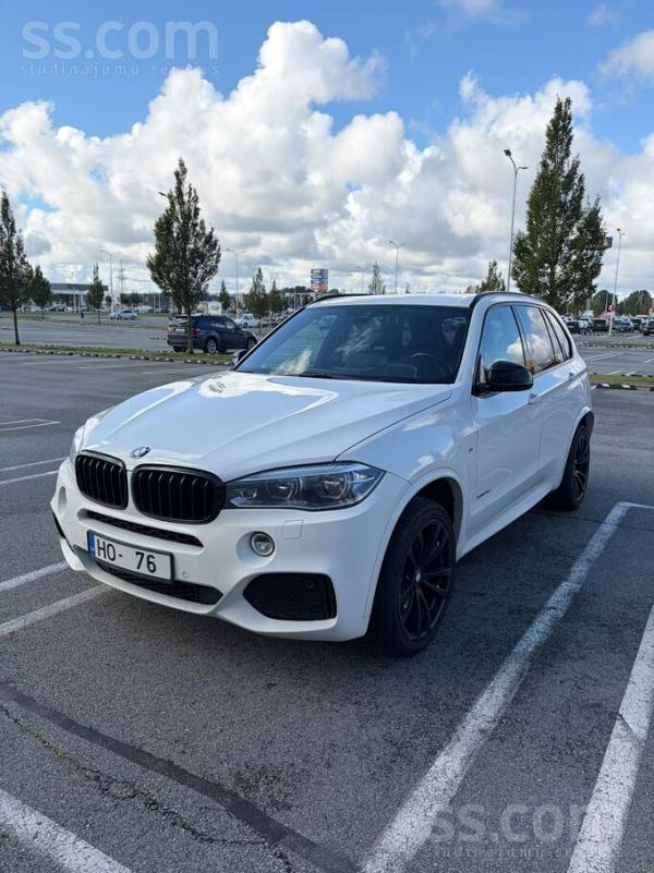 White BMW X5 2015 in Riga, with an engine capacity of 3.00 L and mileage of 220 thousand km for 20500 €, photo 1 on AUTOMOTO.COM.LV