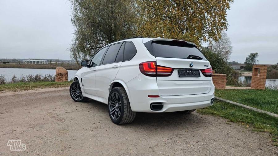 Balts BMW X5 2015 Kauņa, ar dzinēja tilpumu 3.00 L un nobraukumu 103 tūkst. km par 17700 €, foto 5 vietnē AUTOMOTO.COM.LV