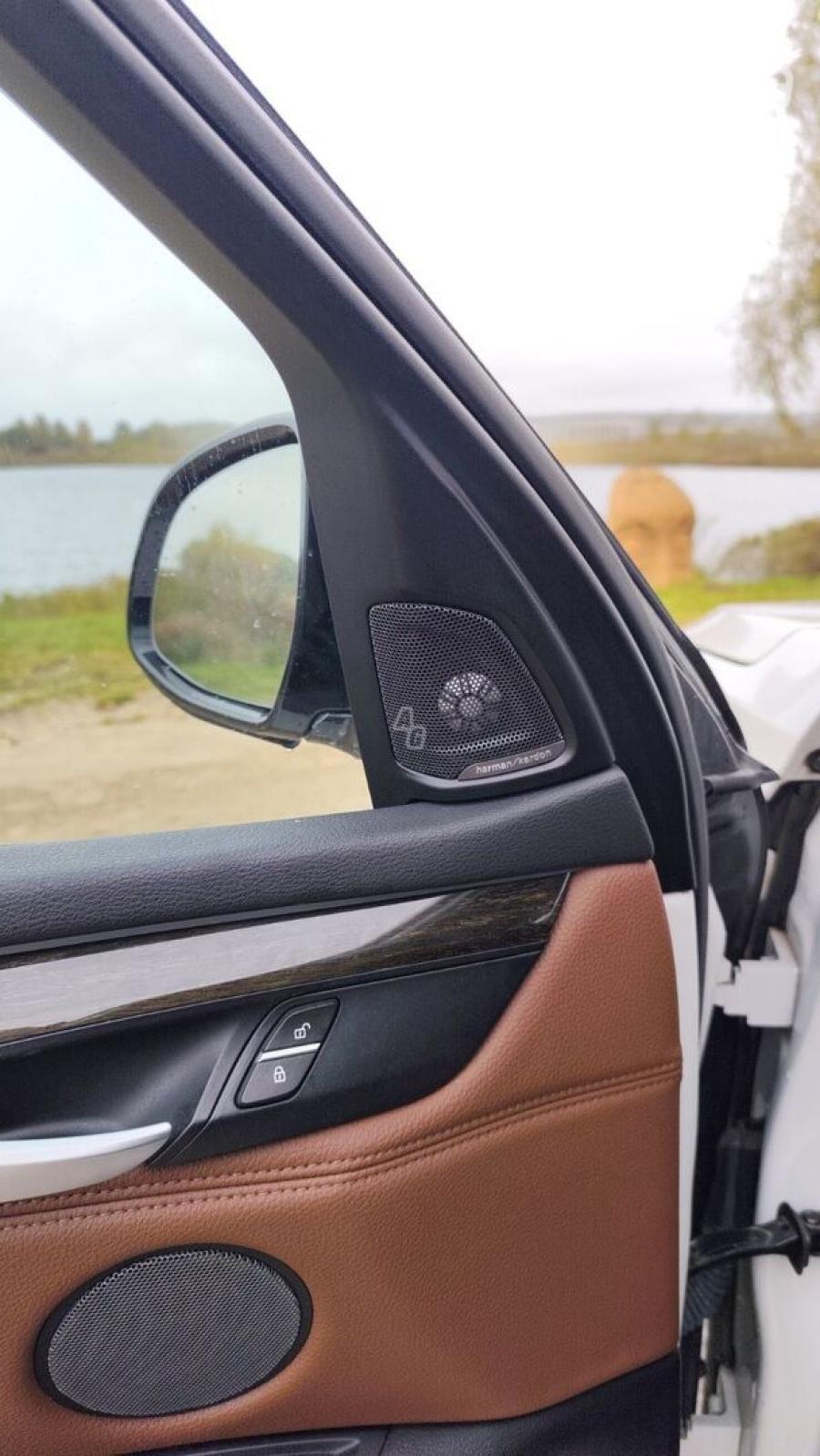 Balts BMW X5 2015 Kauņa, ar dzinēja tilpumu 3.00 L un nobraukumu 103 tūkst. km par 17700 €, foto 24 vietnē AUTOMOTO.COM.LV