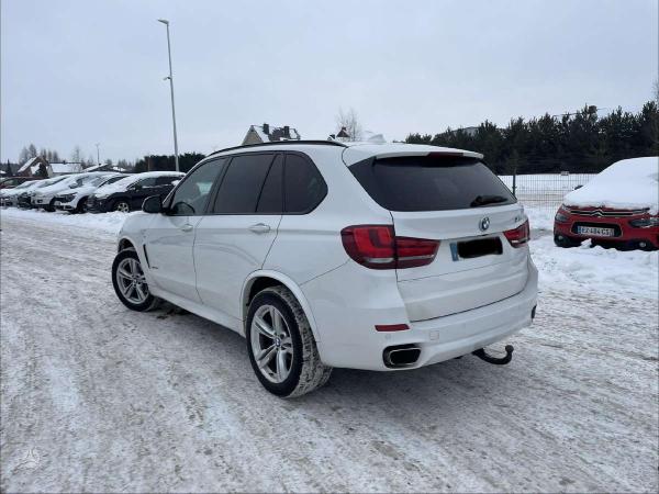 White BMW X5 2016 in Taurage, with an engine capacity of 2.99 L and mileage of 300 thousand km for 17200 €, photo 3 on AUTOMOTO.COM.LV