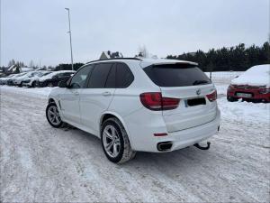 Balts BMW X5 2016 Tauragė, ar dzinēja tilpumu 2.99 L un nobraukumu 300 tūkst. km par 17200 €, foto 3 vietnē AUTOMOTO.COM.LV