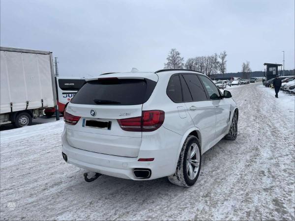 White BMW X5 2016 in Taurage, with an engine capacity of 2.99 L and mileage of 300 thousand km for 17200 €, photo 4 on AUTOMOTO.COM.LV