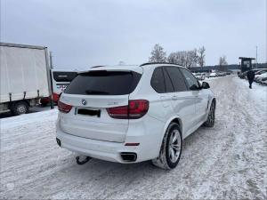 Balts BMW X5 2016 Tauragė, ar dzinēja tilpumu 2.99 L un nobraukumu 300 tūkst. km par 17200 €, foto 4 vietnē AUTOMOTO.COM.LV