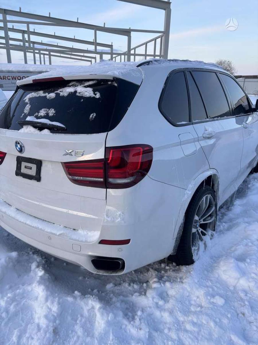 White BMW X5 2016 in Kaunas, with an engine capacity of 4.40 L and mileage of 324 thousand km for 13800 €, photo 4 on AUTOMOTO.COM.LV