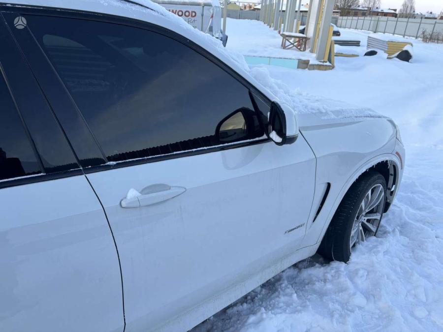 White BMW X5 2016 in Kaunas, with an engine capacity of 4.40 L and mileage of 324 thousand km for 13800 €, photo 9 on AUTOMOTO.COM.LV