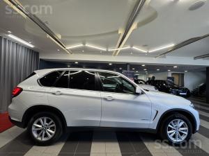 White BMW X5 2016 in Riga, with an engine capacity of 2.00 L and mileage of 182 thousand km for 20599 €, photo 5 on AUTOMOTO.COM.LV
