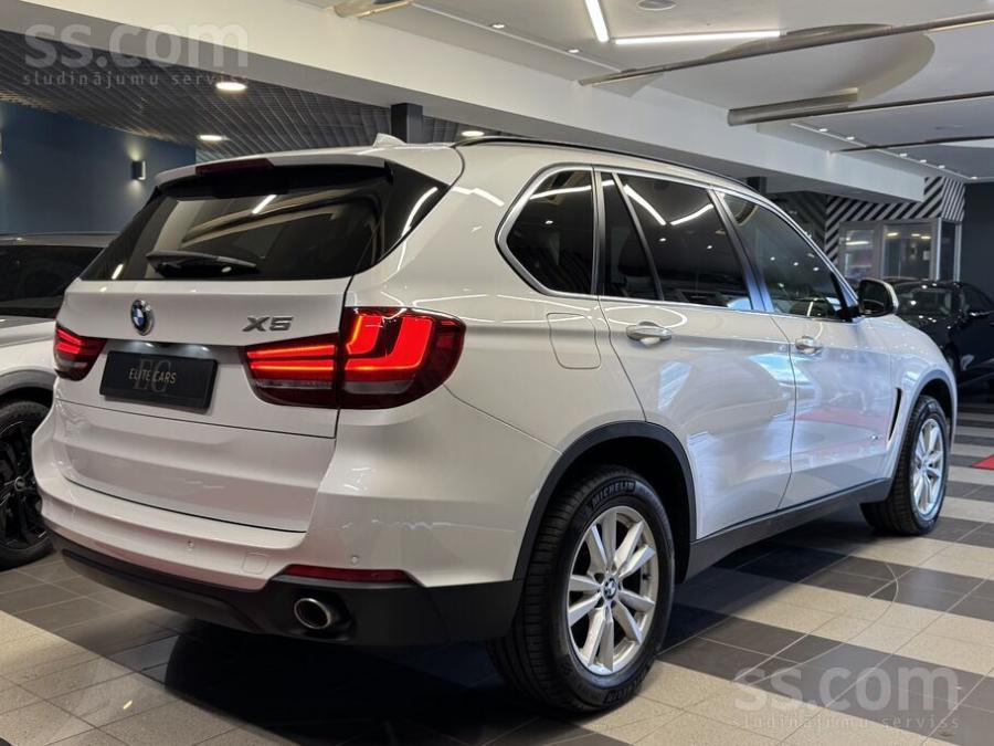 White BMW X5 2016 in Riga, with an engine capacity of 2.00 L and mileage of 182 thousand km for 20599 €, photo 6 on AUTOMOTO.COM.LV