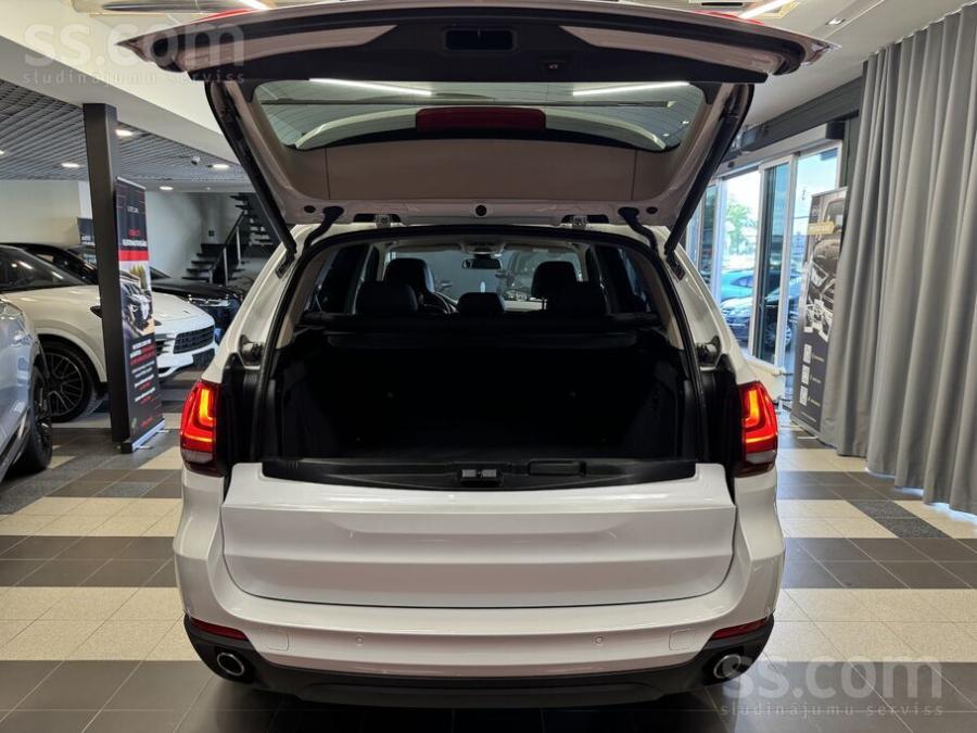 White BMW X5 2016 in Riga, with an engine capacity of 2.00 L and mileage of 182 thousand km for 20599 €, photo 9 on AUTOMOTO.COM.LV