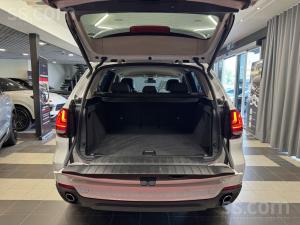 White BMW X5 2016 in Riga, with an engine capacity of 2.00 L and mileage of 182 thousand km for 20599 €, photo 10 on AUTOMOTO.COM.LV