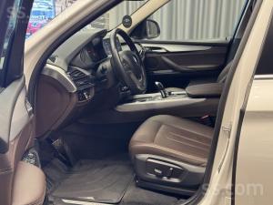 White BMW X5 2016 in Riga, with an engine capacity of 2.00 L and mileage of 182 thousand km for 20599 €, photo 12 on AUTOMOTO.COM.LV