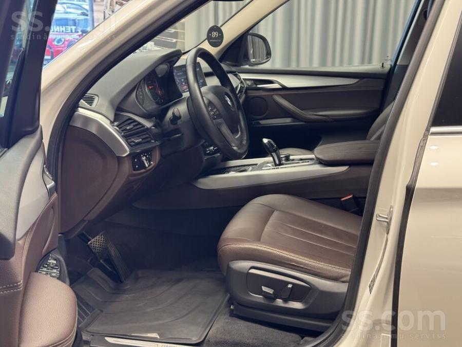 White BMW X5 2016 in Riga, with an engine capacity of 2.00 L and mileage of 182 thousand km for 20599 €, photo 12 on AUTOMOTO.COM.LV