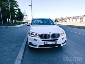 White BMW X5 2016 in Riga, with an engine capacity of 3.00 L and mileage of 88 thousand km for 19900 €, photo 4 on AUTOMOTO.COM.LV