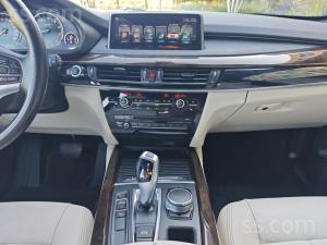 White BMW X5 2016 in Riga, with an engine capacity of 3.00 L and mileage of 88 thousand km for 19900 €, photo 11 on AUTOMOTO.COM.LV