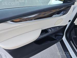 White BMW X5 2016 in Riga, with an engine capacity of 3.00 L and mileage of 88 thousand km for 19900 €, photo 13 on AUTOMOTO.COM.LV