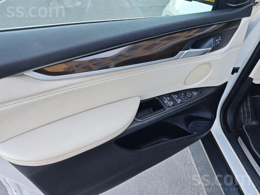 White BMW X5 2016 in Riga, with an engine capacity of 3.00 L and mileage of 88 thousand km for 19900 €, photo 13 on AUTOMOTO.COM.LV