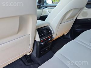 White BMW X5 2016 in Riga, with an engine capacity of 3.00 L and mileage of 88 thousand km for 19900 €, photo 14 on AUTOMOTO.COM.LV