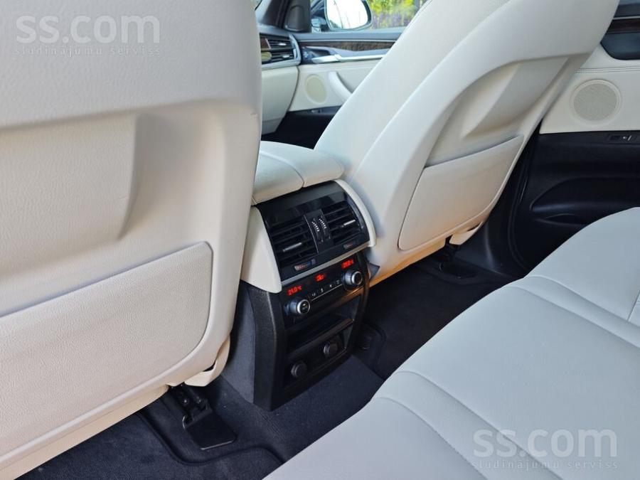 White BMW X5 2016 in Riga, with an engine capacity of 3.00 L and mileage of 88 thousand km for 19900 €, photo 14 on AUTOMOTO.COM.LV