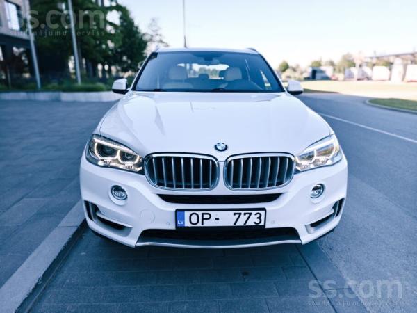 White BMW X5 2016 in Riga, with an engine capacity of 3.00 L and mileage of 90 thousand km for 18900 €, photo 2 on AUTOMOTO.COM.LV