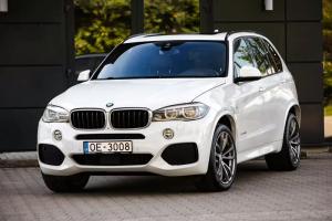 White BMW X5 2016 in Jelgava, with an engine capacity of 3.00 L and mileage of 197 thousand km for 29900 €, photo 4 on AUTOMOTO.COM.LV