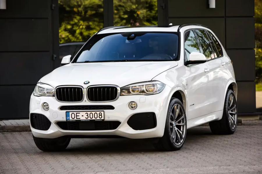 White BMW X5 2016 in Jelgava, with an engine capacity of 3.00 L and mileage of 197 thousand km for 29900 €, photo 4 on AUTOMOTO.COM.LV