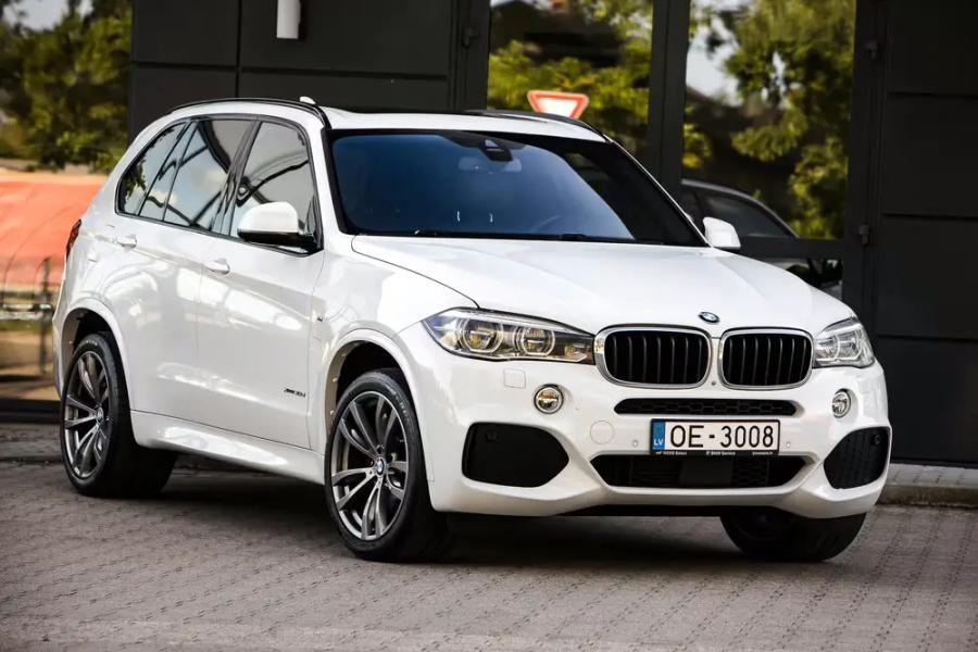White BMW X5 2016 in Jelgava, with an engine capacity of 3.00 L and mileage of 197 thousand km for 29900 €, photo 5 on AUTOMOTO.COM.LV