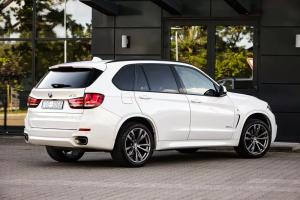 White BMW X5 2016 in Jelgava, with an engine capacity of 3.00 L and mileage of 197 thousand km for 29900 €, photo 9 on AUTOMOTO.COM.LV