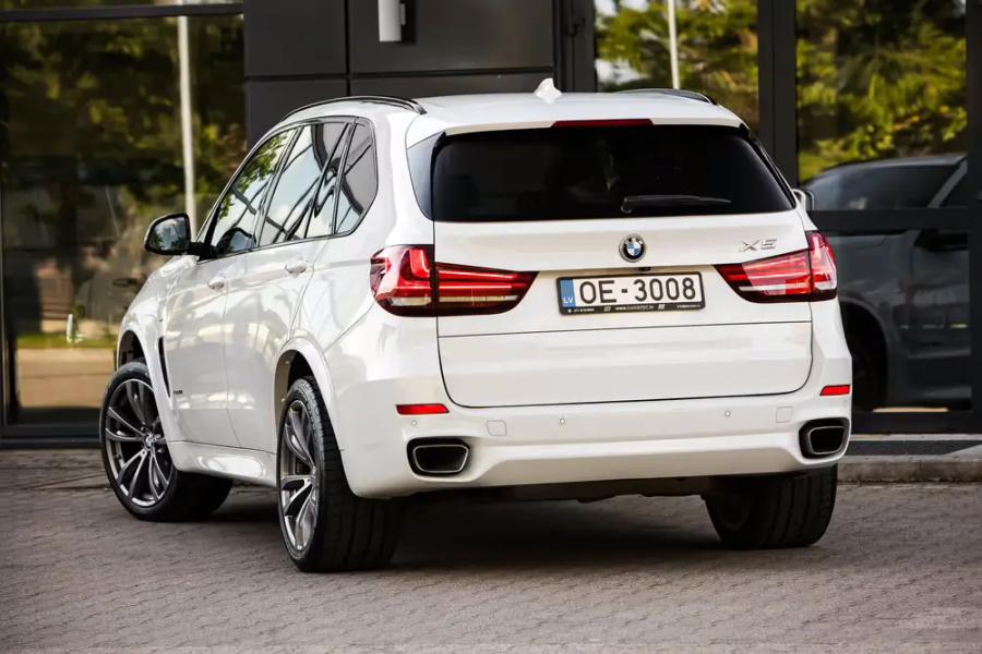 White BMW X5 2016 in Jelgava, with an engine capacity of 3.00 L and mileage of 197 thousand km for 29900 €, photo 11 on AUTOMOTO.COM.LV