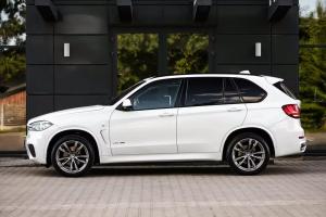 White BMW X5 2016 in Jelgava, with an engine capacity of 3.00 L and mileage of 197 thousand km for 29900 €, photo 12 on AUTOMOTO.COM.LV