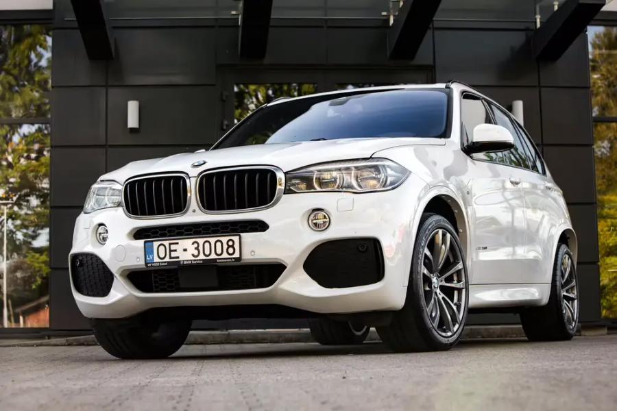 White BMW X5 2016 in Jelgava, with an engine capacity of 3.00 L and mileage of 197 thousand km for 29900 €, photo 13 on AUTOMOTO.COM.LV