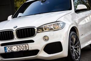 White BMW X5 2016 in Jelgava, with an engine capacity of 3.00 L and mileage of 197 thousand km for 29900 €, photo 14 on AUTOMOTO.COM.LV