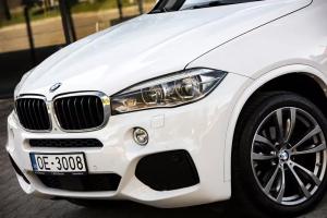 White BMW X5 2016 in Jelgava, with an engine capacity of 3.00 L and mileage of 197 thousand km for 29900 €, photo 16 on AUTOMOTO.COM.LV