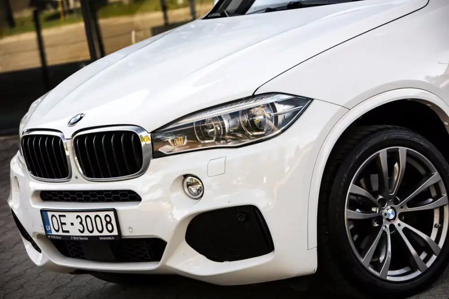 White BMW X5 2016 in Jelgava, with an engine capacity of 3.00 L and mileage of 197 thousand km for 29900 €, photo 16 on AUTOMOTO.COM.LV