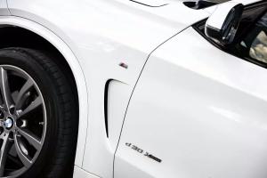 White BMW X5 2016 in Jelgava, with an engine capacity of 3.00 L and mileage of 197 thousand km for 29900 €, photo 21 on AUTOMOTO.COM.LV