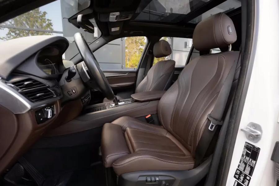 White BMW X5 2016 in Jelgava, with an engine capacity of 3.00 L and mileage of 197 thousand km for 29900 €, photo 23 on AUTOMOTO.COM.LV