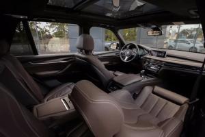 White BMW X5 2016 in Jelgava, with an engine capacity of 3.00 L and mileage of 197 thousand km for 29900 €, photo 28 on AUTOMOTO.COM.LV