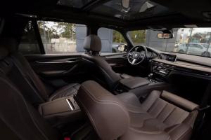 White BMW X5 2016 in Jelgava, with an engine capacity of 3.00 L and mileage of 197 thousand km for 29900 €, photo 29 on AUTOMOTO.COM.LV