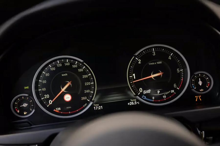 White BMW X5 2016 in Jelgava, with an engine capacity of 3.00 L and mileage of 197 thousand km for 29900 €, photo 53 on AUTOMOTO.COM.LV