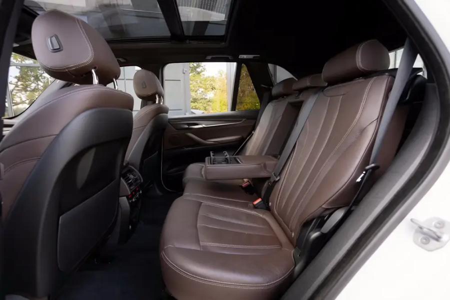 White BMW X5 2016 in Jelgava, with an engine capacity of 3.00 L and mileage of 197 thousand km for 29900 €, photo 60 on AUTOMOTO.COM.LV