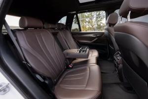 White BMW X5 2016 in Jelgava, with an engine capacity of 3.00 L and mileage of 197 thousand km for 29900 €, photo 61 on AUTOMOTO.COM.LV