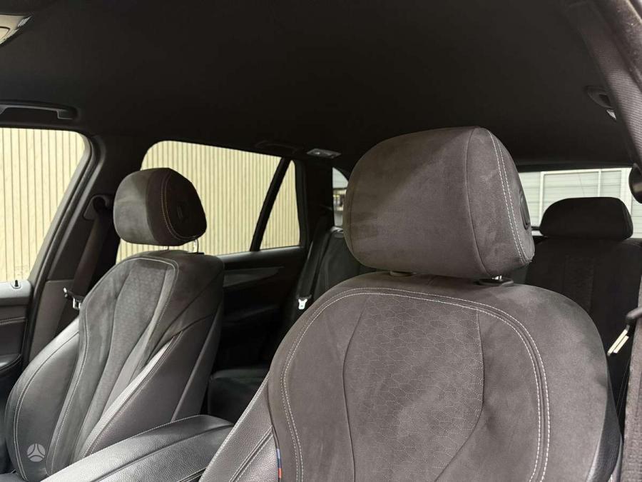 White BMW X5 2016 in Marijampole, with an engine capacity of 2.99 L and mileage of 255 thousand km for 20750 €, photo 4 on AUTOMOTO.COM.LV